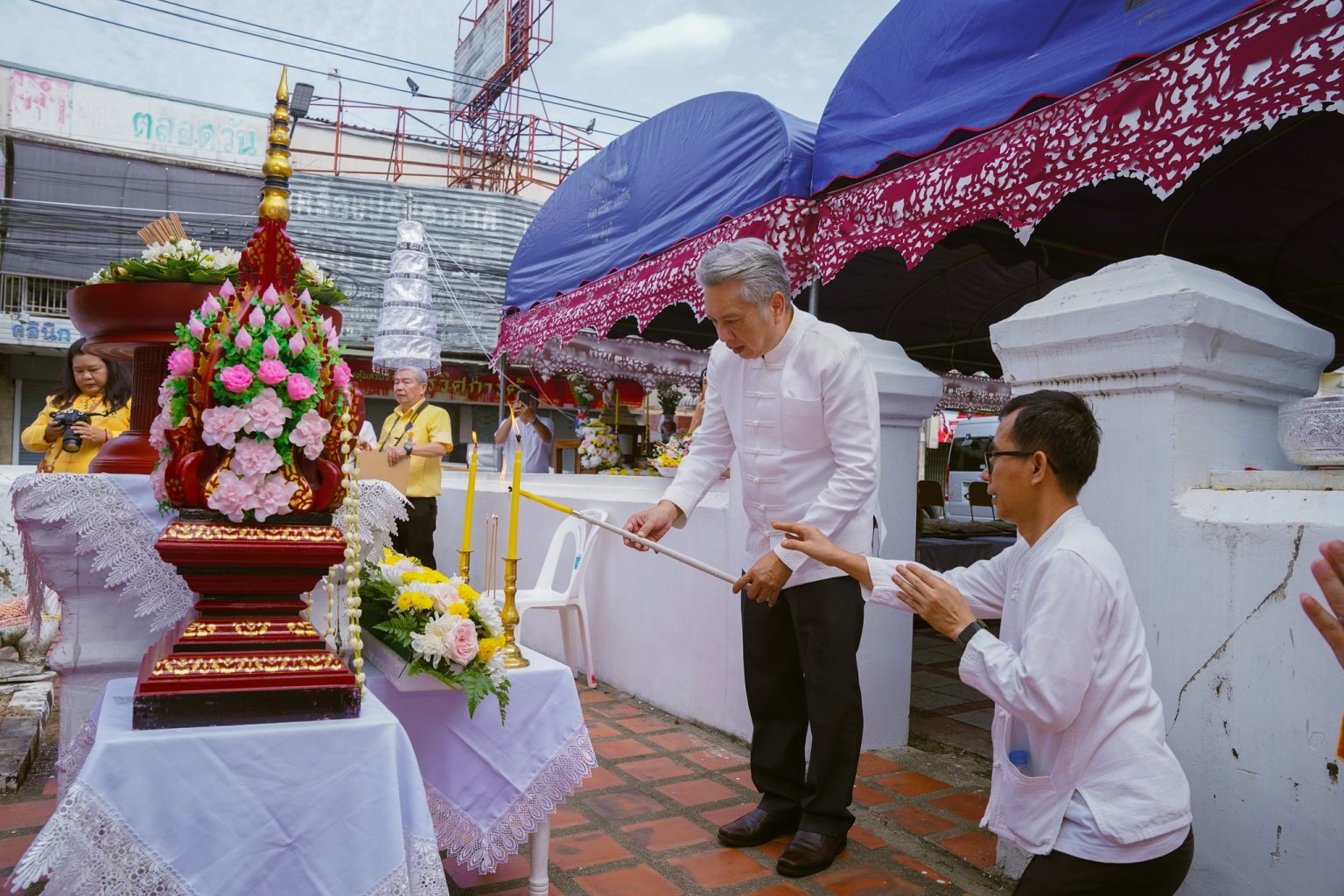 ร่วมจัดกิจกรรมป๋าเวณีทำบุญตักบาตร และบวงสรวงเจ้าพ่อช้างเผือก “ไหว้สาพญาช้างเผือกหัวเวียง ...